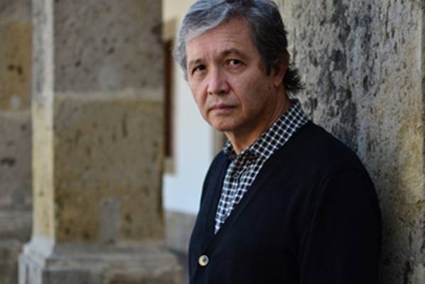 Carlos Ashida: luz y sombra de un curador | CONFABULARIO | Suplemento ...